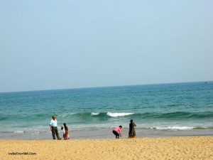 Pir Jahania Beach The Beauty Of Nature - IndiaTour360